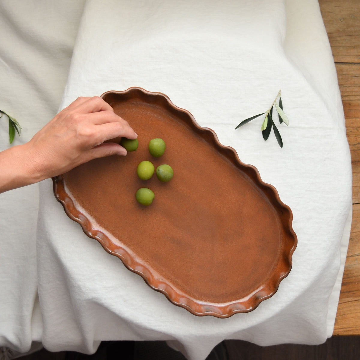 Ruffle medium oval platter ~ Cocoa on Natural – Kim Wallace Ceramics