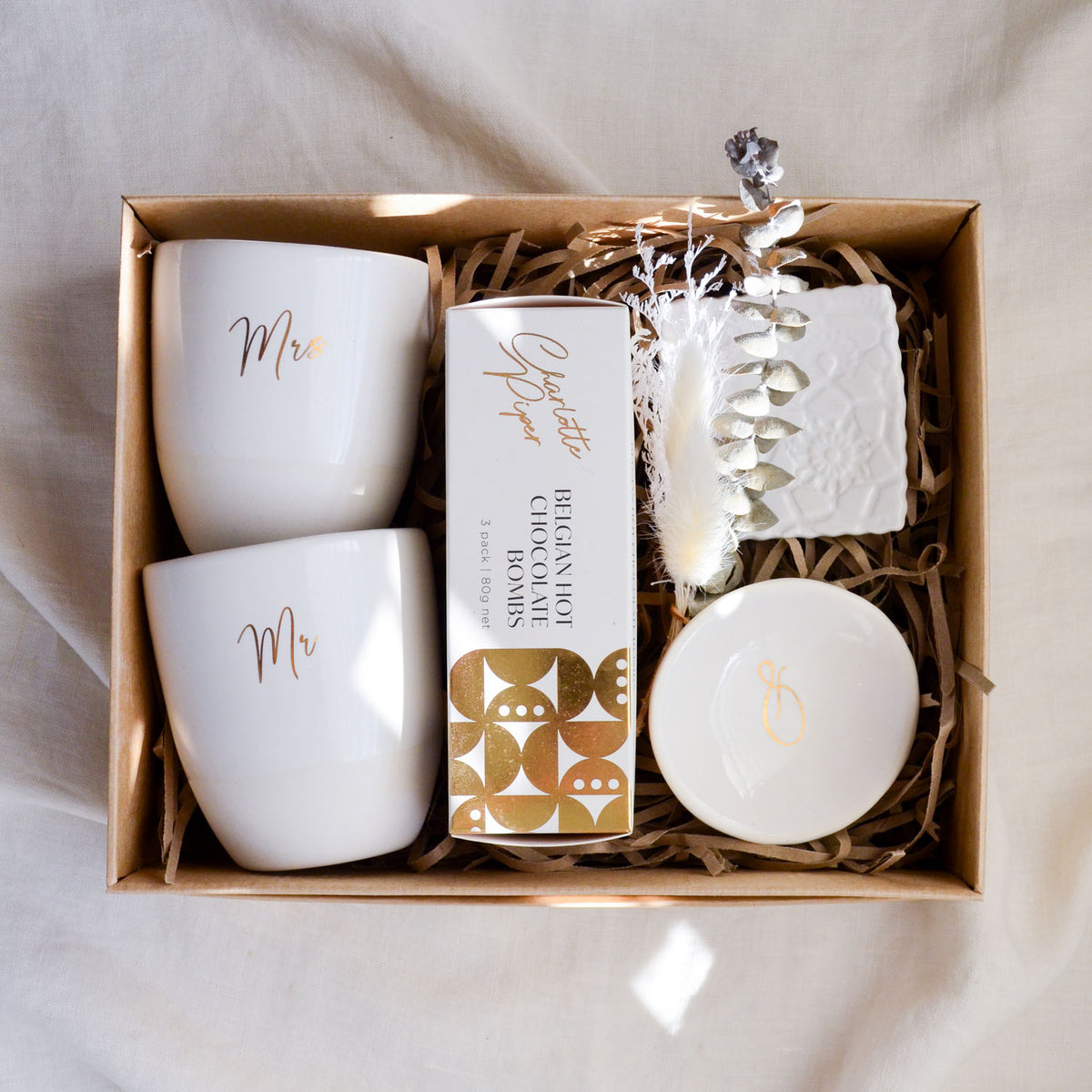 Mr / Mrs wedding gift set ~ Gold Lustre (Classic White glaze) – Kim ...